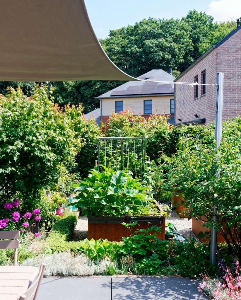 Paradis vert : le jardin de Yulia et Nicolas paru dans Jardins ...